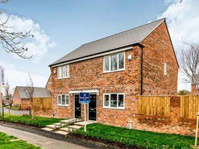 2 Bedrooms Semi detached house for rent in South Parkway, Seacroft, Leeds LS14