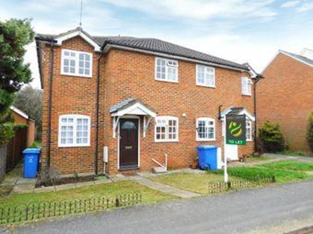 2 Bedrooms Semi detached house for rent in Somerset Road, Farnborough, Hampshire GU14