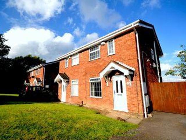 2 Bedrooms Semi detached house for rent in Sandringham Drive, Rowley Regis B65