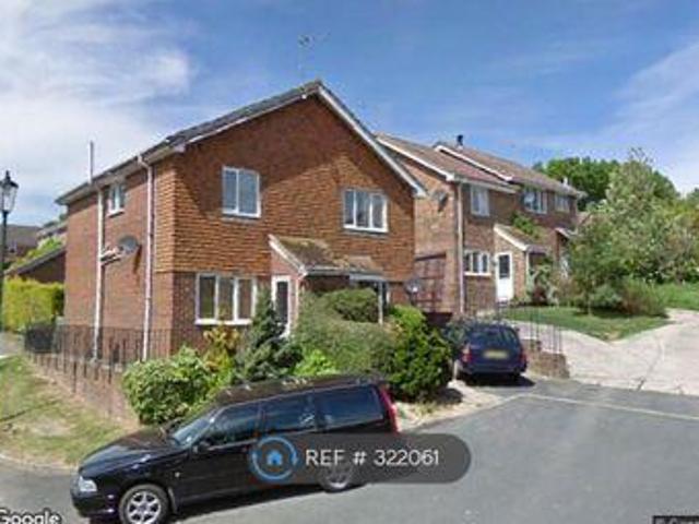 2 Bedrooms Semi detached house for rent in Swallow Drive, Battle TN33