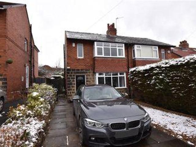 2 Bedrooms Semi detached house for rent in Park Drive, Horsforth, Leeds LS18