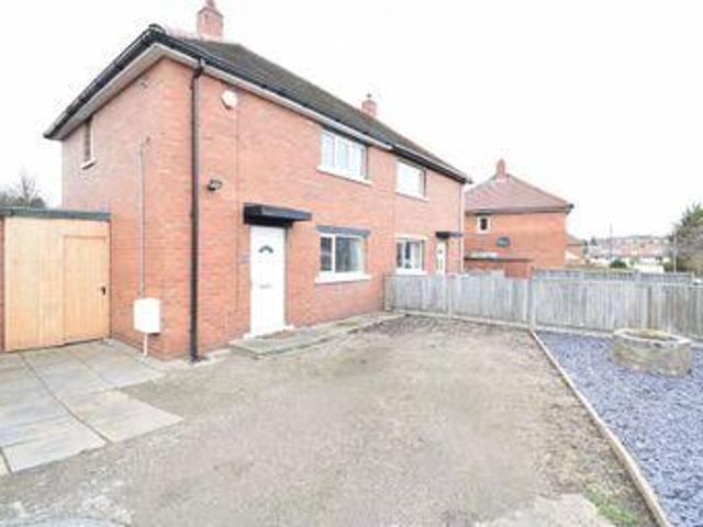 2 Bedrooms Semi detached house for rent in Queens Walk, Ossett WF5