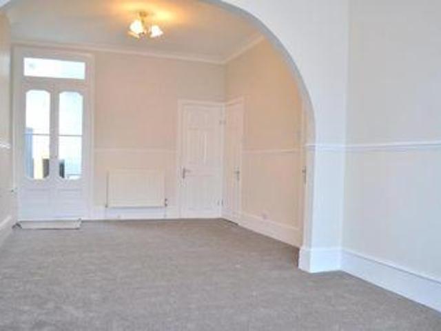 2 Bedrooms Semi detached house for rent in Ringlet Close, London E16