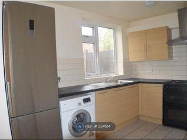 2 Bedrooms Semi detached house for rent in Rydal Crescent, Manchester M27