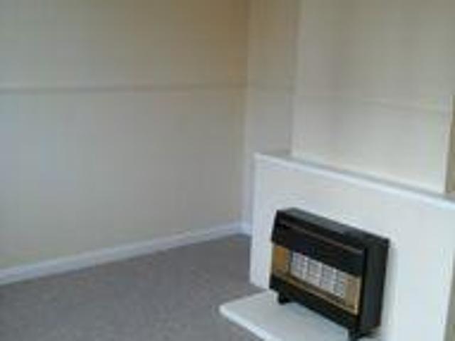 2 Bedrooms Semi detached house for rent in Wordsworth Drive, Oulton LS26