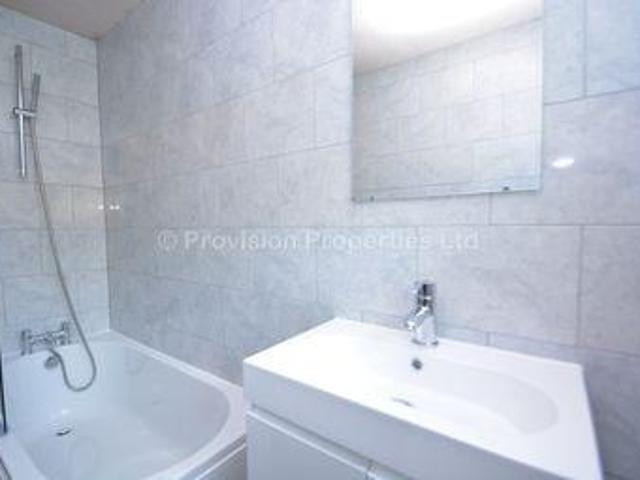 2 Bedrooms Semi detached house for rent in Well Close Rise, City Centre, Leeds LS2