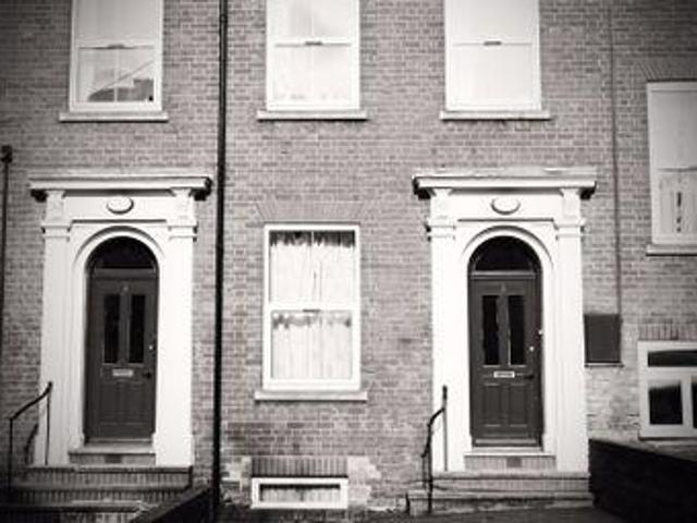 2 Bedrooms Semi detached house for rent in Wellington Terrace, Lenton, Nottingham NG7