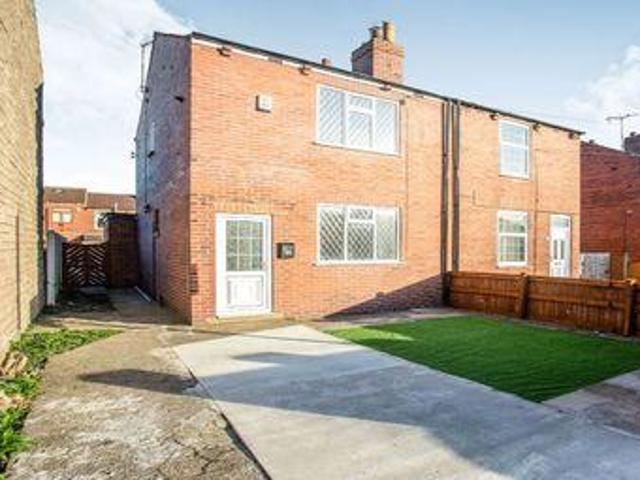 2 Bedrooms Semi detached house for rent in Westfields, Castleford WF10