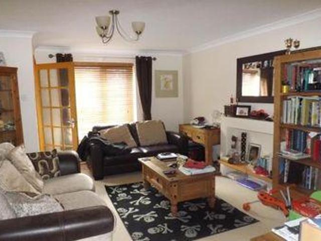 2 Bedrooms Semi detached house for rent in The Spinneys, Lewes BN7