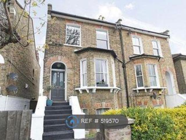 2 Bedrooms Semi detached house for rent in Tyrrell Road, London SE22