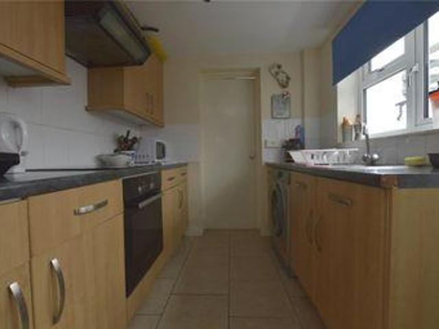 2 Bedrooms Semi detached house for rent in Victoria Road, Gidea Park, Romford RM1