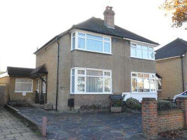 2 Bedrooms Semi detached house for sale in Cedarcroft Road, Chessington, Surrey. KT9