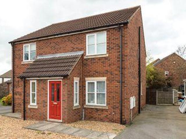 2 Bedrooms Semi detached house for sale in Cloister Close, Scunthorpe, North Lincolnshire DN17
