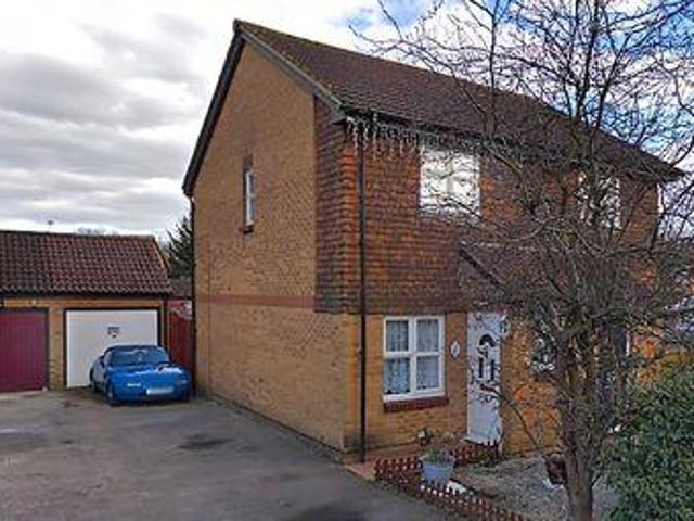 2 Bedrooms Semi detached house for sale in Abbey Close, Hayes UB3