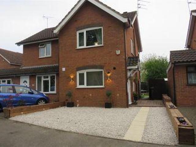 2 Bedrooms Semi detached house for sale in Alderson Close, Aylesbury HP19