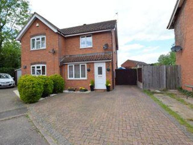 2 Bedrooms Semi detached house for sale in Alderson Close, Aylesbury HP19