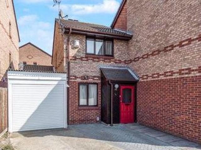 2 Bedrooms Semi detached house for sale in Allington Close, Gravesend, Kent, England DA12