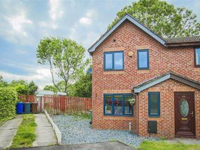2 Bedrooms Semi detached house for sale in Beverley Close, Whitefield, Manchester M45