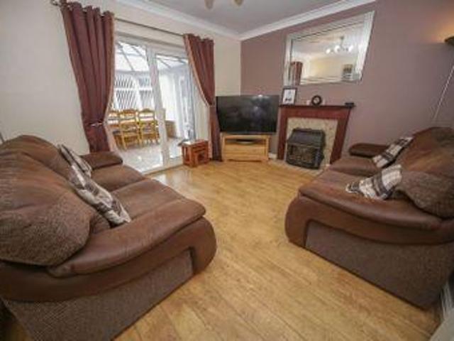 2 Bedrooms Semi detached house for sale in Berwick Drive, Burnley BB12