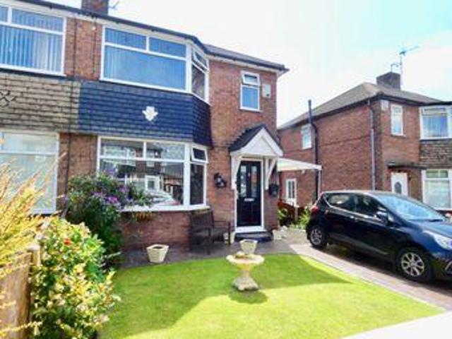 2 Bedrooms Semi detached house for sale in Breck Road, Eccles, Manchester M30