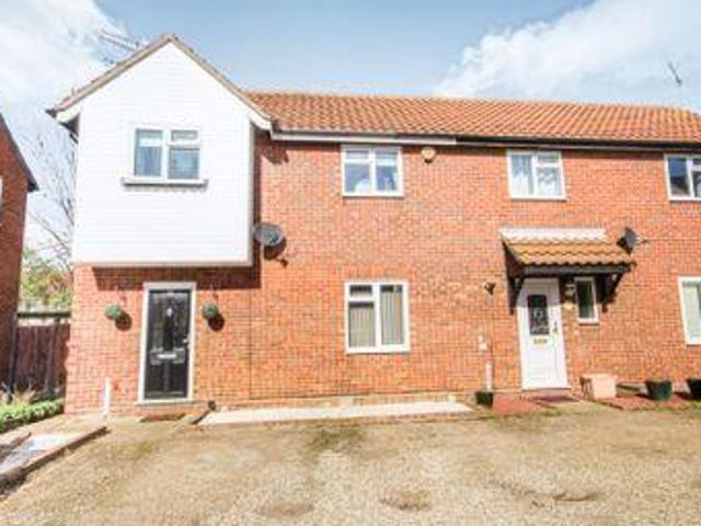 2 Bedrooms Semi detached house for sale in Burgundy Gardens, Basildon SS13