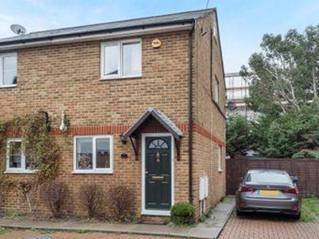 2 Bedrooms Semi detached house for sale in Guildford Road, Croydon CR0