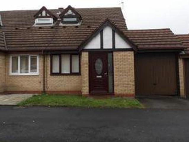 2 Bedrooms Semi detached house for sale in Division Street, Greater Lever, Bolton, Greater Manchester BL3