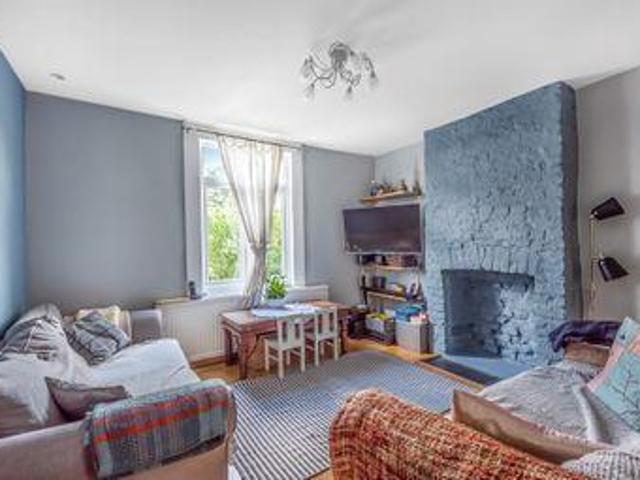 2 Bedrooms Semi detached house for sale in Dickensons Lane, Woodside, Croydon SE25