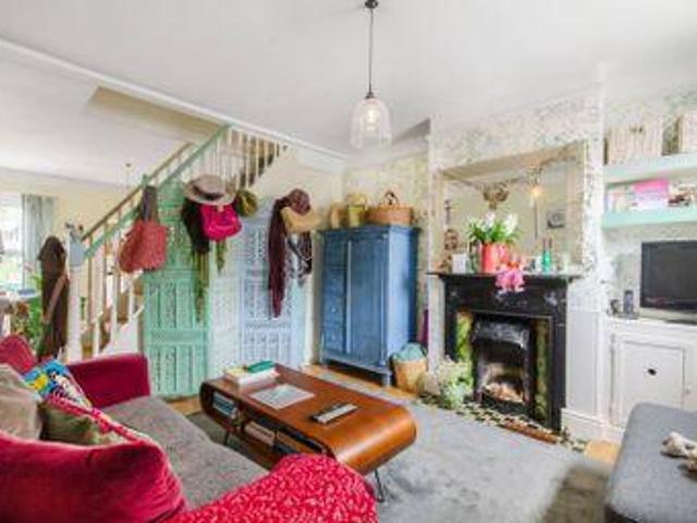 2 Bedrooms Semi detached house for sale in East Barnet Road, East Barnet, Barnet EN4