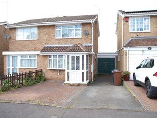 2 Bedrooms Semi detached house for sale in Kestrel Way, Winshill, Burton On Trent, Staffordshire DE15