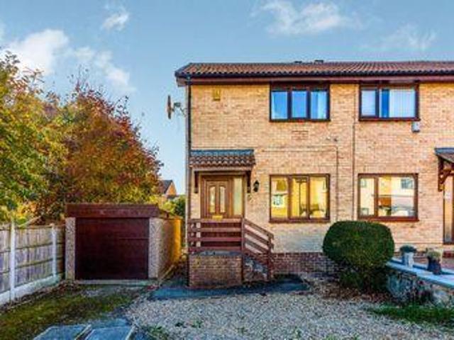 2 Bedrooms Semi detached house for sale in Kirkcroft Close, Thorpe Hesley, Rotherham S61