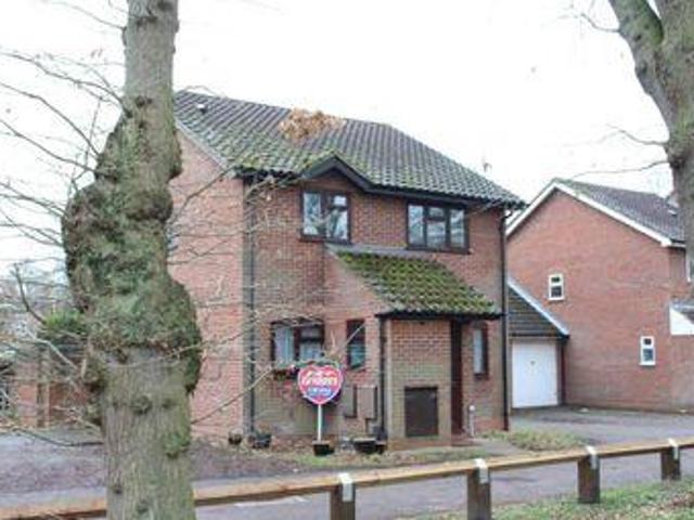2 Bedrooms Semi detached house for sale in Herbs End, Farnborough GU14