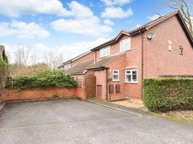 2 Bedrooms Semi detached house for sale in Herbs End, Farnborough GU14