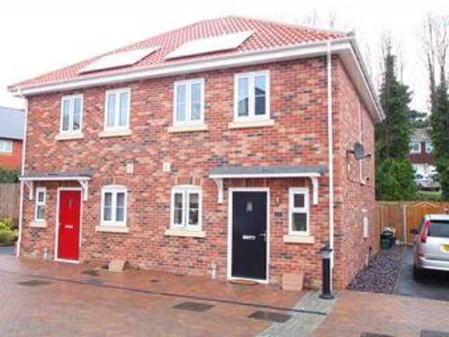 2 Bedrooms Semi detached house for sale in John Castle Way, Colchester CO2
