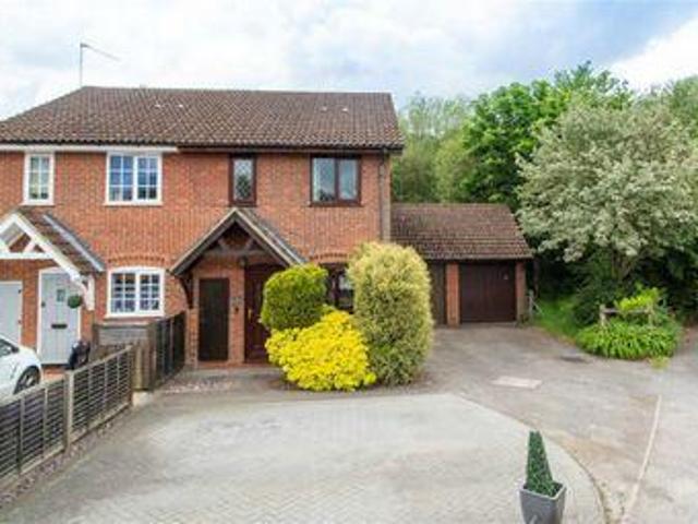 2 Bedrooms Semi detached house for sale in Juniper Road, Farnborough GU14