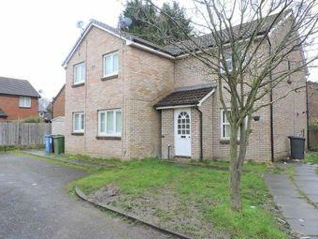 2 Bedrooms Semi detached house for sale in Lockhart Close, Manchester M12