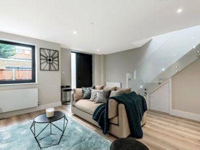 2 Bedrooms Semi detached house for sale in Leicester Road, Barnet EN5