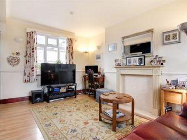 2 Bedrooms Semi detached house for sale in Lyne Crescent, Walthamstow, London E17