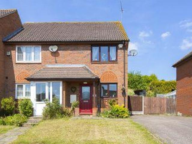 2 Bedrooms Semi detached house for sale in Mountview Close, Basildon, Essex SS16