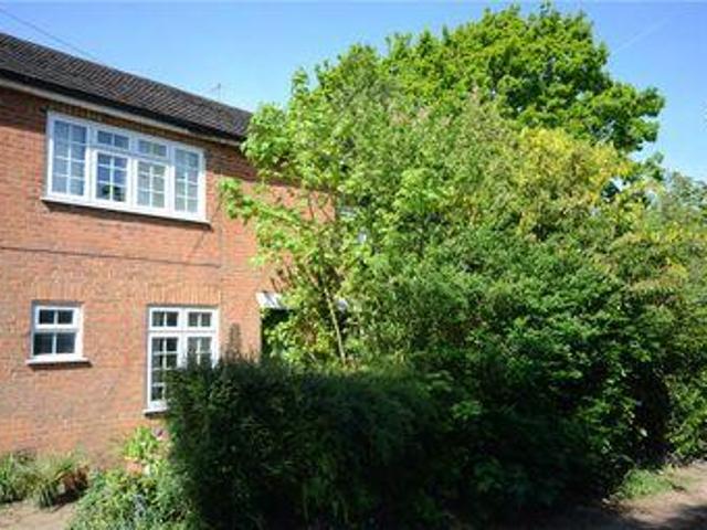 2 Bedrooms Semi detached house for sale in Mount Pleasant, Little Sandhurst, Berkshire GU47