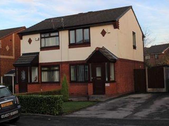 2 Bedrooms Semi detached house for sale in Moorside Lane, Denton, Manchester M34