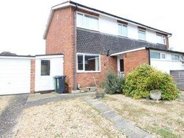 2 Bedrooms Semi detached house for sale in Manor Gardens, Guildford, Surrey GU2