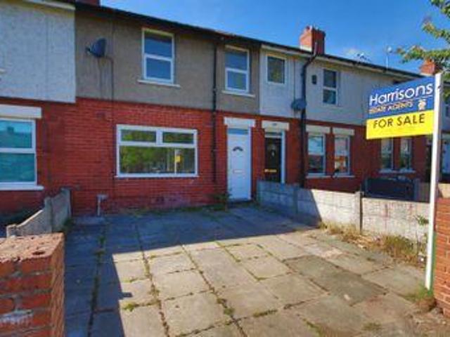 2 Bedrooms Semi detached house for sale in Maple Crescent, Leigh, Manchester. WN7