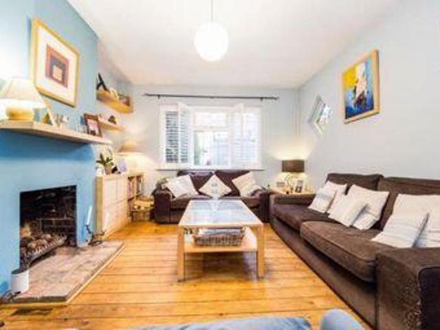 2 Bedrooms Semi detached house for sale in Marks Road, Romford RM7