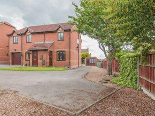 2 Bedrooms Semi detached house for sale in North End Drive, Harlington, Doncaster DN5