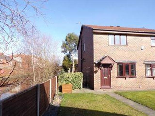 2 Bedrooms Semi detached house for sale in Smeaton Close, Stretford, Manchester M32