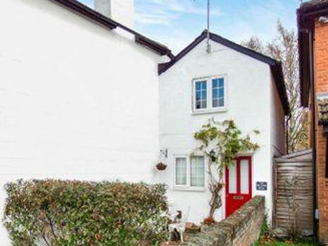 2 Bedrooms Semi detached house for sale in Sandy Lane, Woking GU22