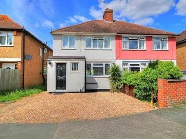2 Bedrooms Semi detached house for sale in Selwood Road, Woking GU22