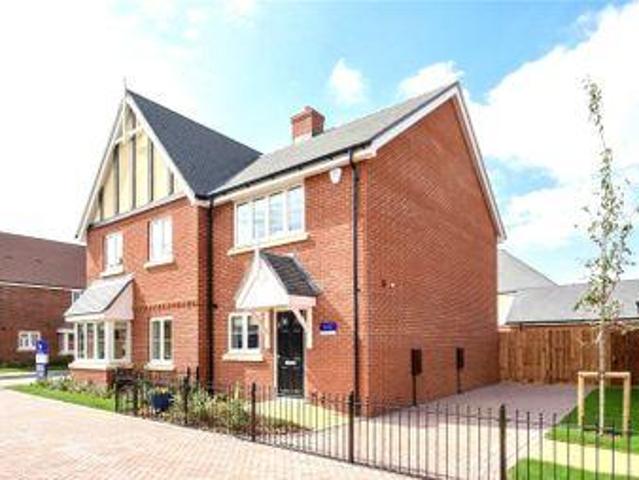 2 Bedrooms Semi detached house for sale in St Georges Road, Badshot Lea, Farnham, Surrey GU9