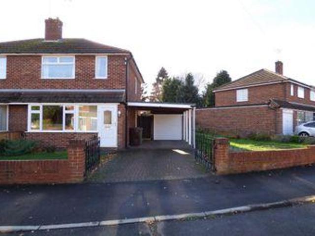 2 Bedrooms Semi detached house for sale in St. Davids Close, Farnborough GU14